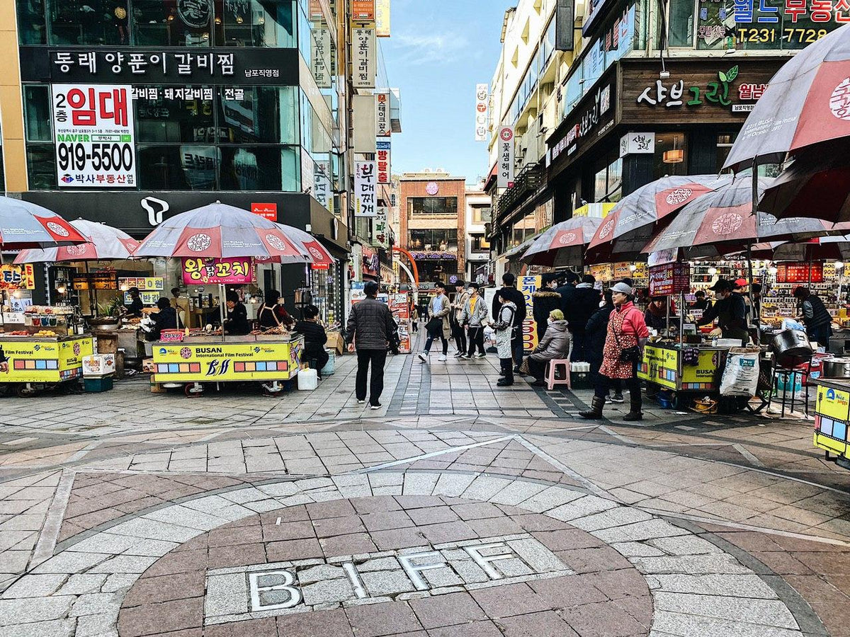 BIFF SQUARE – RAWRNIE