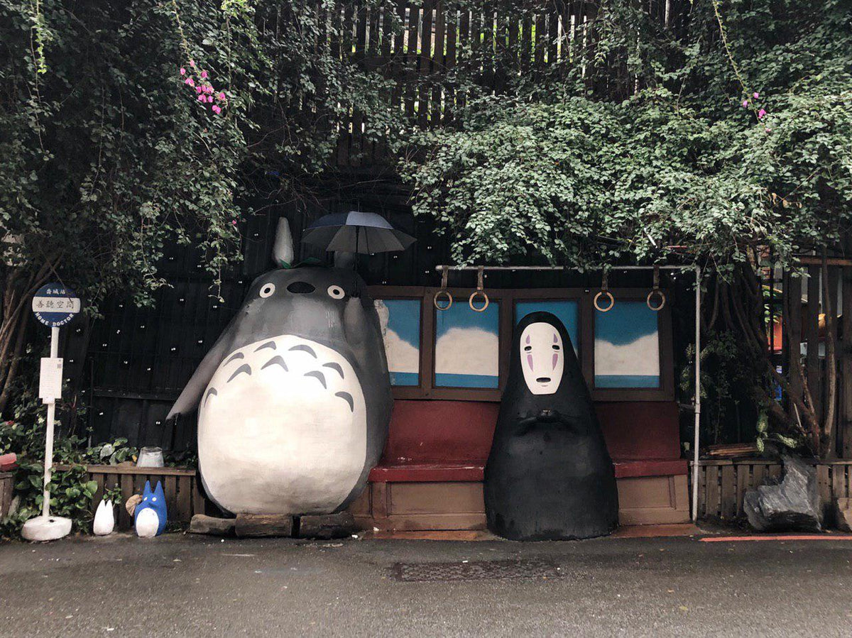 Totoro Bus Stop – RAWRNIE