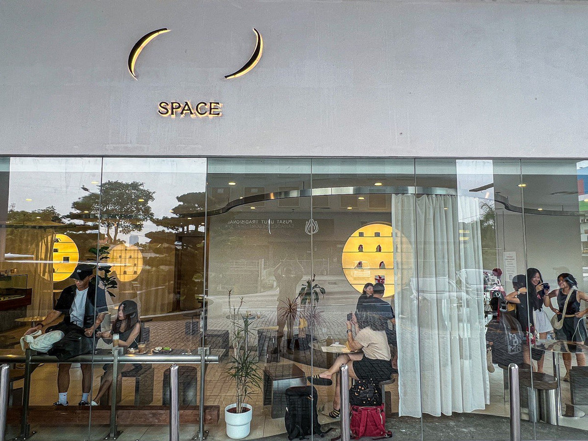 Space Cafe – RAWRNIE